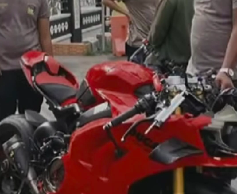 Ducati V4s Dikendarai Pelajar Tabrakan dengan Honda Beat di Lhokseumawe